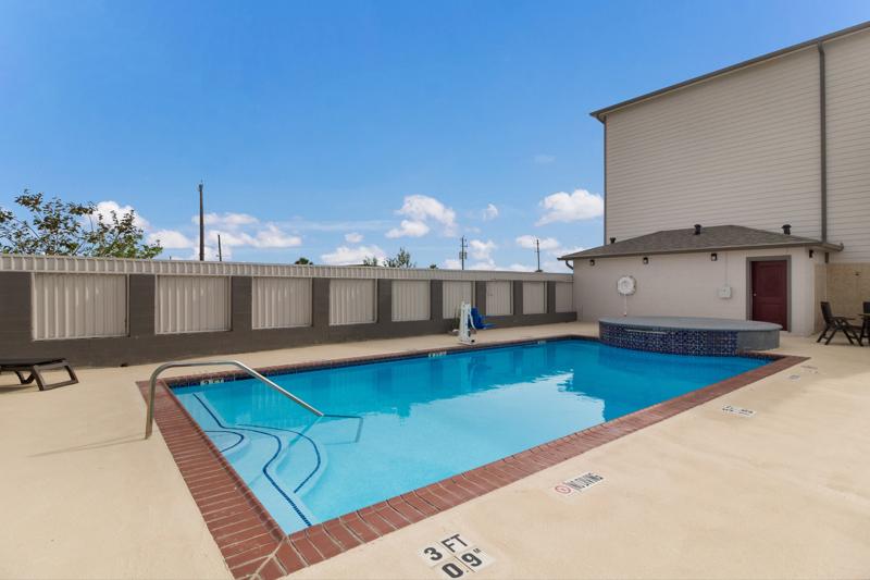 Cheap, Pet Friendly Hotel | Red Roof PLUS+ Galveston - Beachfront