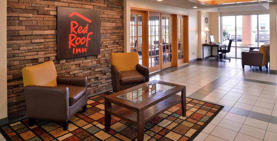Hotel in Clyde, OH | Red Roof