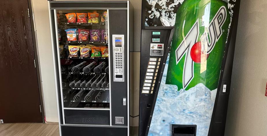 Red Roof Inn Mansfield Vending Image