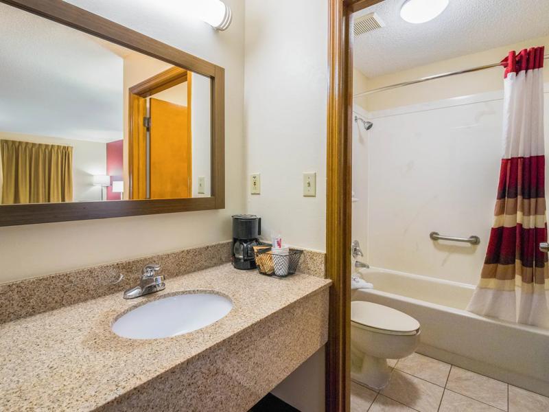 Cheap Hotel in Clarksville, TN | Red Roof