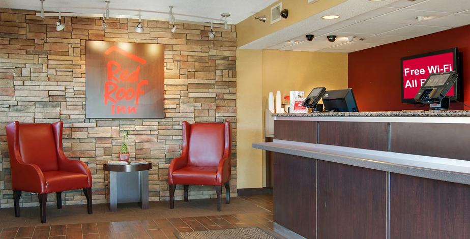 Cheap Hotel in Akron, OH 44132 | Red Roof